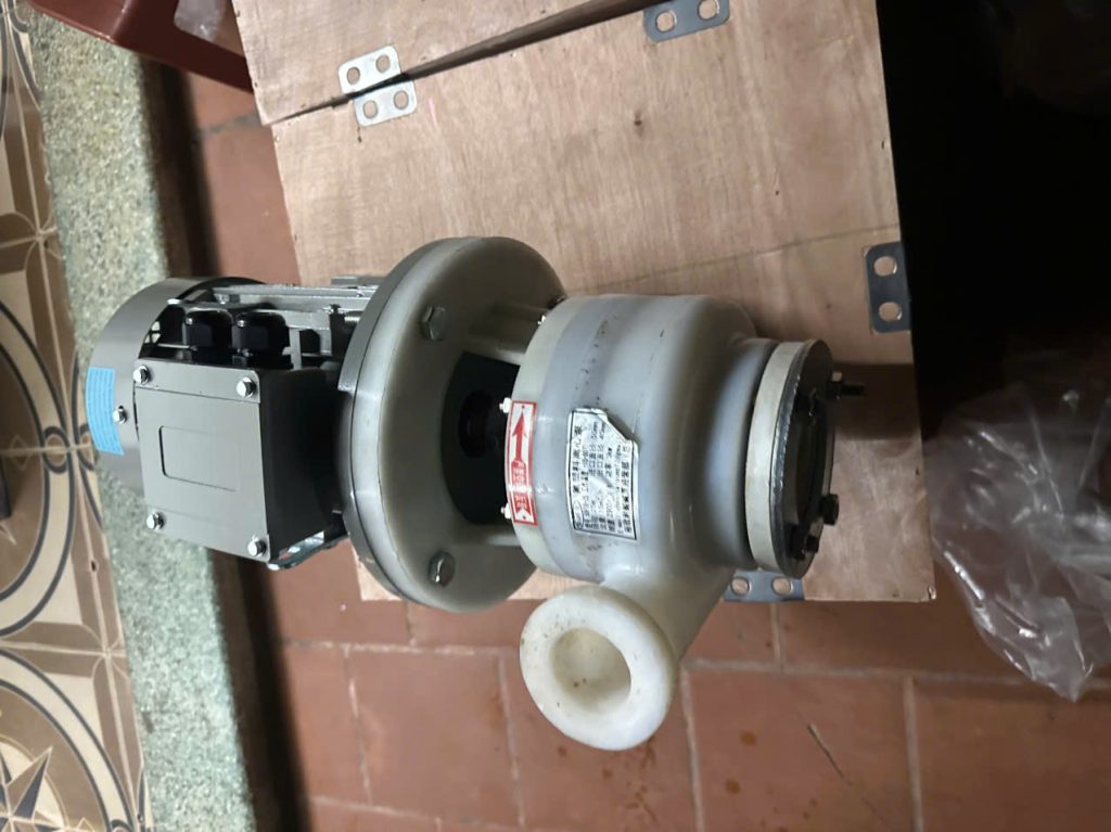 Bơm hóa chất đầu nhựa 32FSB-16 - Cơ điện hoàng mai